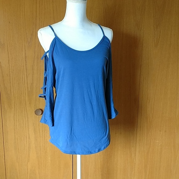 Aimee | Tops | Cold Shoulder Open Arm Top | Poshmark
